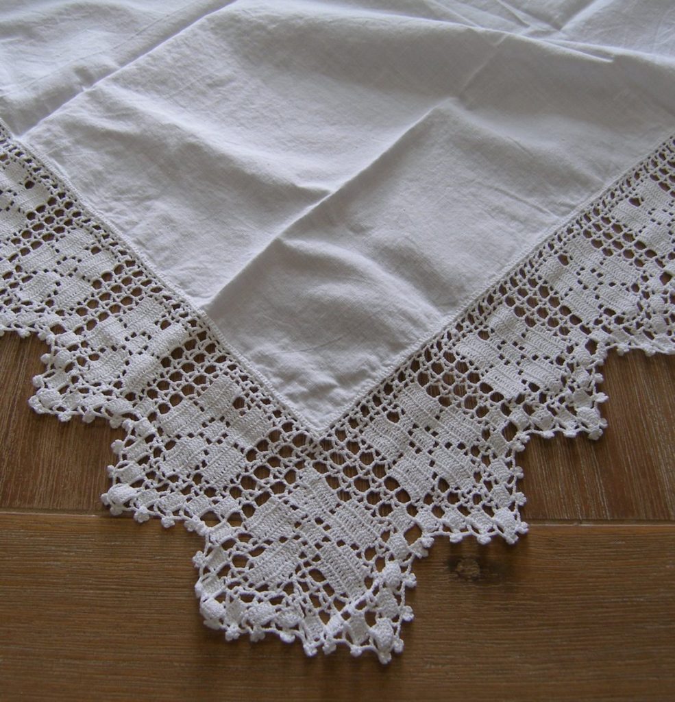 Christie’s Dutch linens – Lace Gumnuts